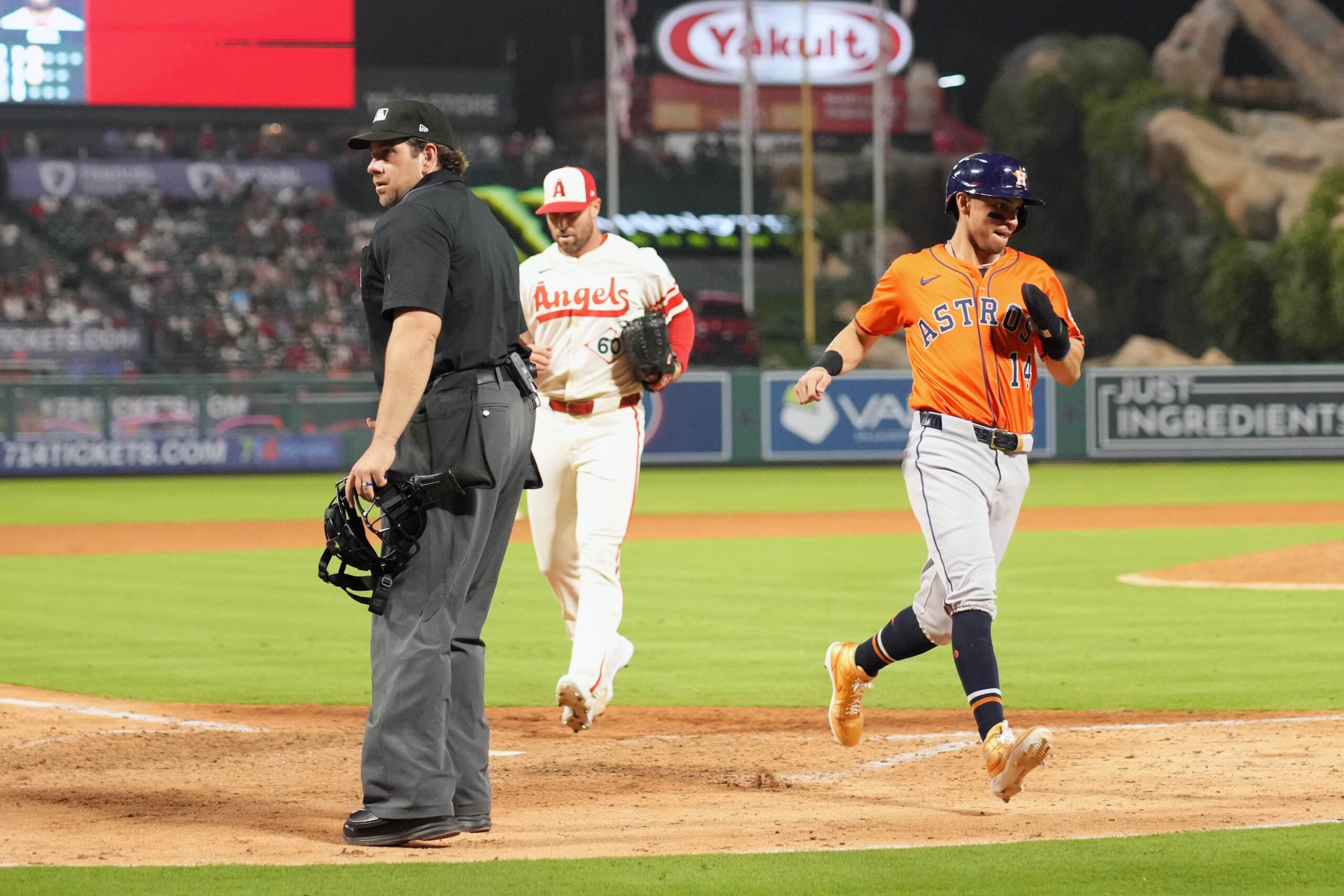 Wild Pitch in 10th Dooms Angels as Astros Edge Out 3-2 Victory - Angels ...